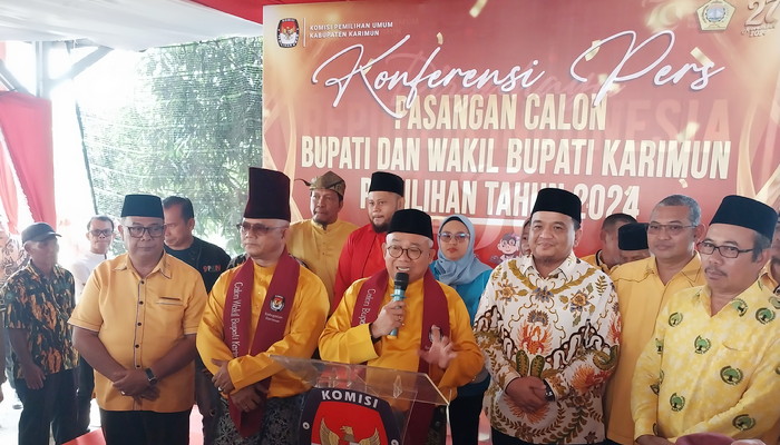 Jadi yang Pertama, Firman-Eri Resmi Daftar Pilkada Karimun 2024 - RCMNEWS